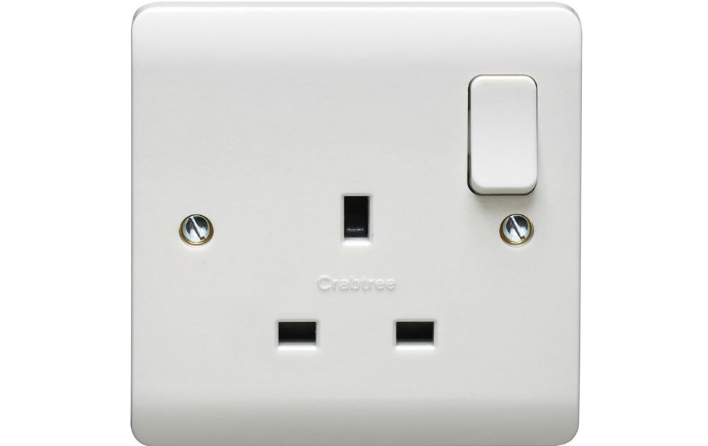 Crabtree 13A 1 Gang Single Pole Switched Socket Dual Earth – Homefix DIY