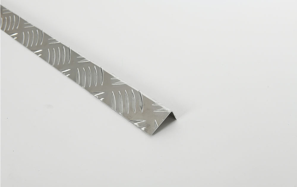 Rothley Unequal Checker Plate Angle Profile 23.5×43.5x1000mm – Homefix DIY