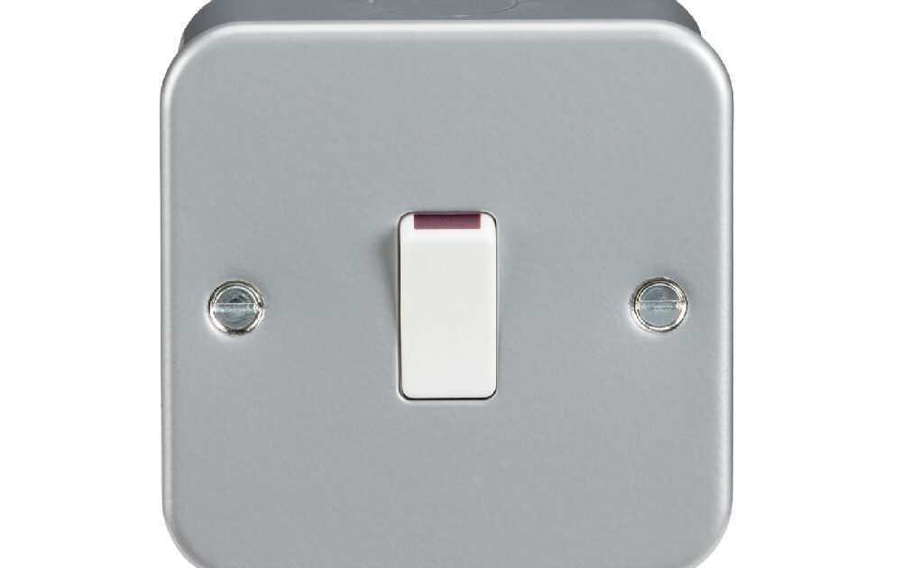 Knightsbridge Metal Clad 20A 1G DP Switch – Homefix DIY