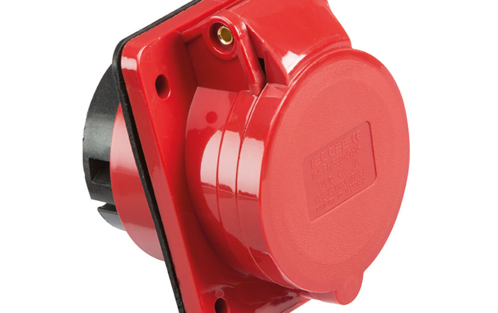 Knightsbridge 415V IP44 16A Angled Panel Mount Socket 3P+N+E – Homefix DIY